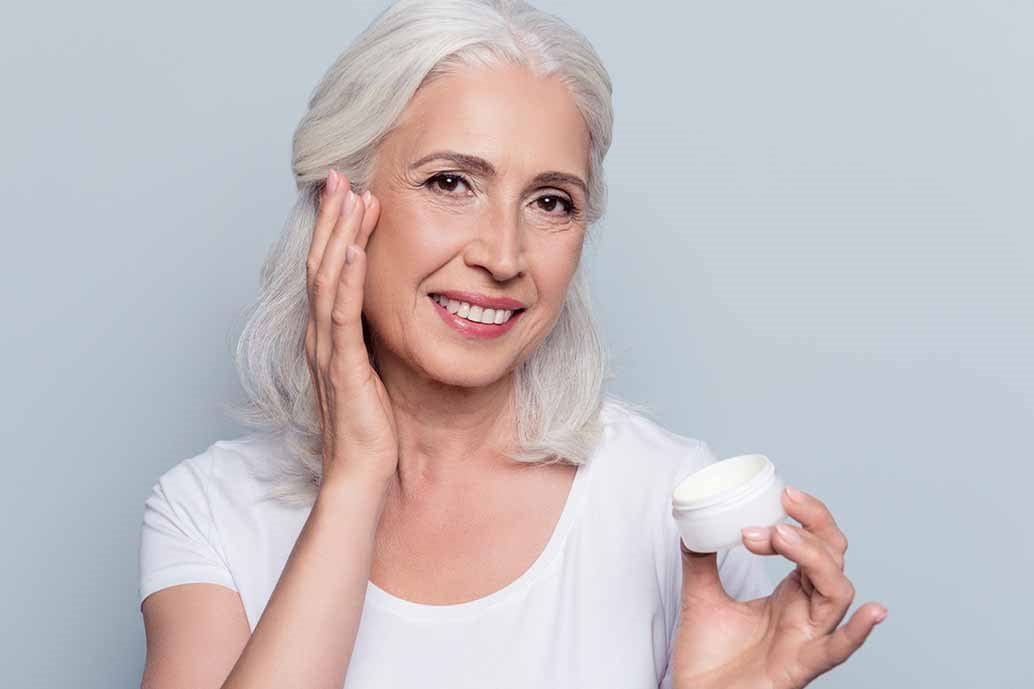 Migliore crema viso in menopausa: come sceglierla | Eucerin Migliore crema viso in menopausa: come sceglierla | Eucerin